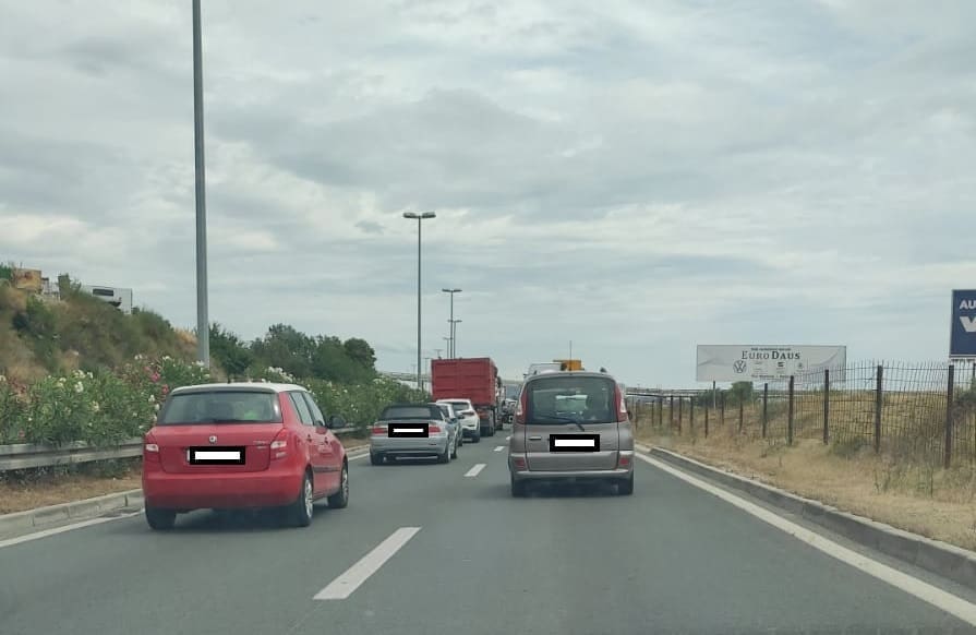 OGROMNA GUŽVA NA BRZOJ CESTI U SMJERU SPLITA Čitatelji nam javljaju: "Sporo se krećemo, kolona ...