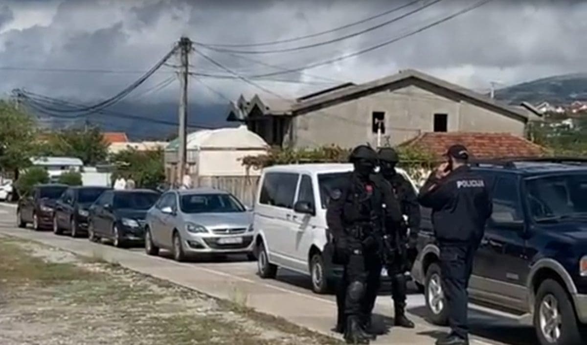 Ponovno pucnjava u Crnoj Gori: Bacili bombu na kuću policajca, ubijen jedan napadač - DALMACIJA ...
