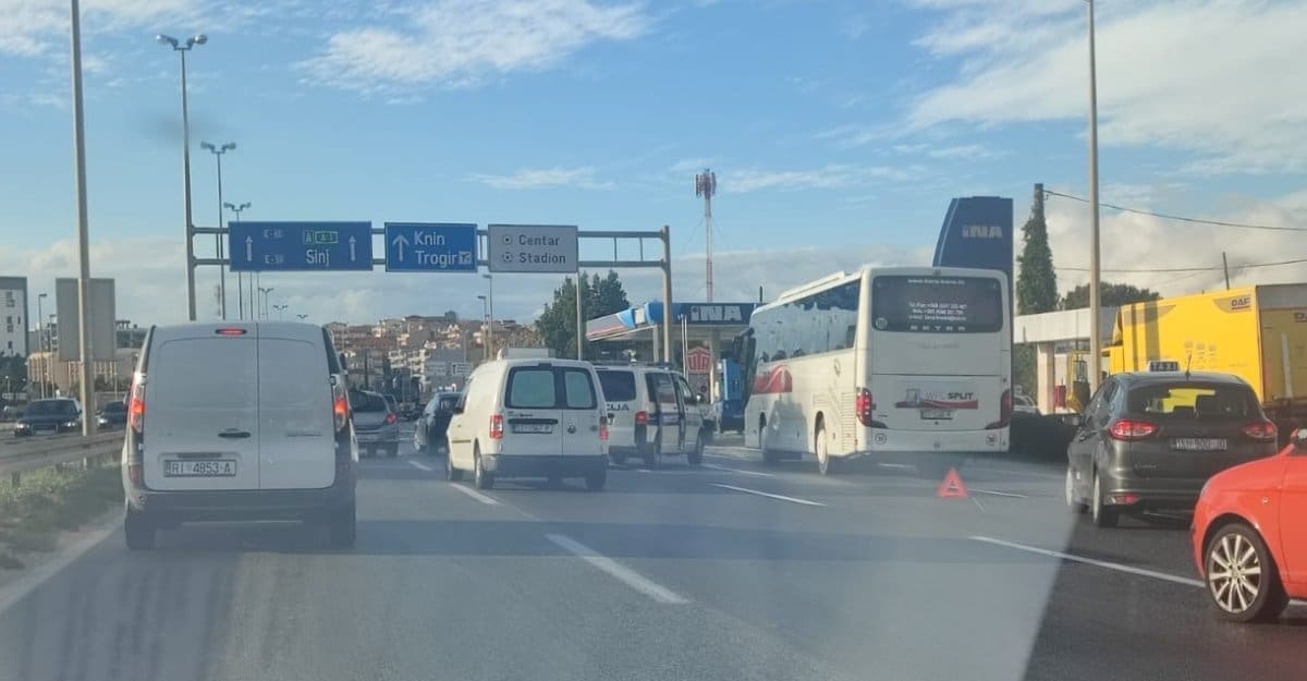 SUDAR NA ULAZU U SPLIT Velika kolona, blokirane su dvije prometne trake - DALMACIJA DANAS