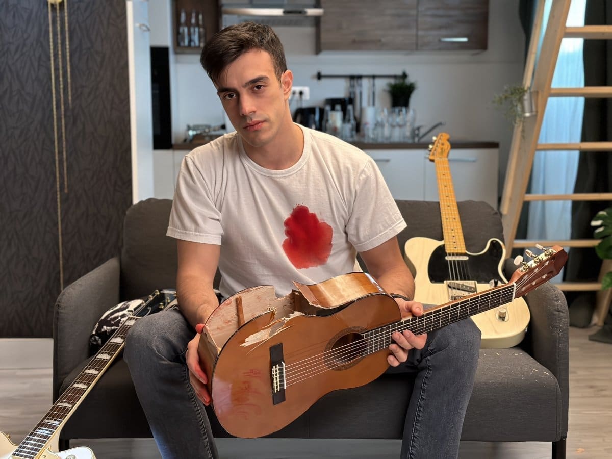 Učiteljica klavira ga je tukla, mama ismijavala njegovo pjevanje, a on ...