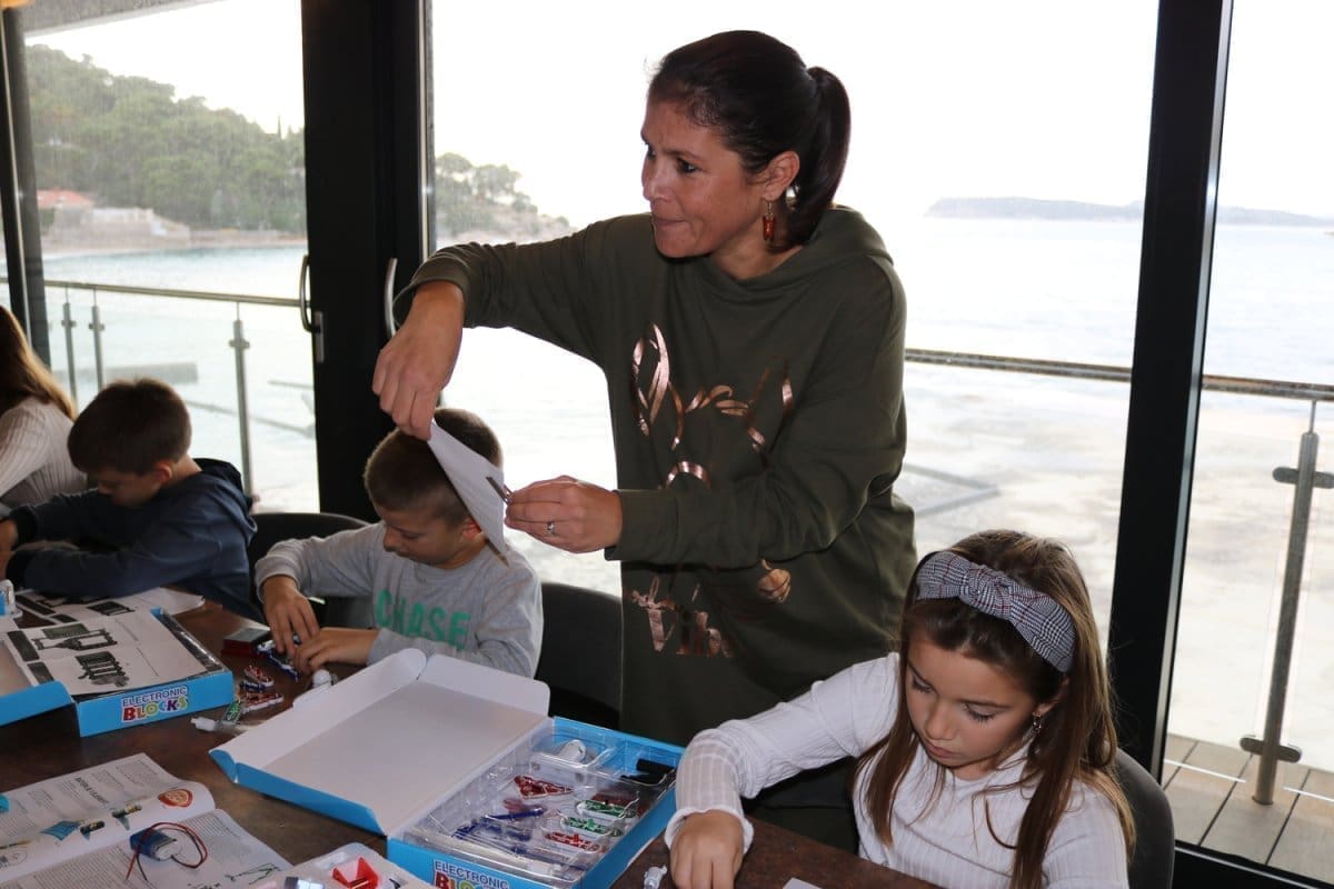 Radionicama za cure obilježimo zajedno Međunarodni dan žena i djevojaka u znanosti - DALMACIJA DANAS