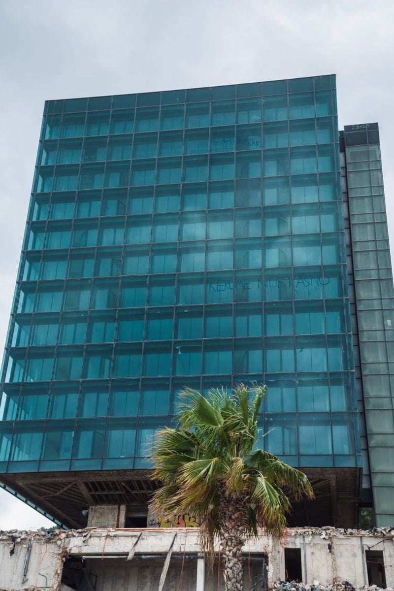 JESTE LI PRIMIJETILI OVAJ DETALJ? Na hotelu Marjan ostavljena poruka, pogledajte kome je upućena ...