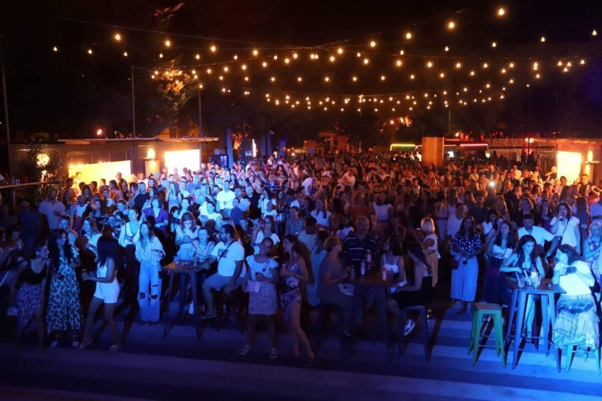 Splitska hit lokacija Kolur Zvončac bila je prepuna emocija: Stotine Splićana i njihovih gostiju ...