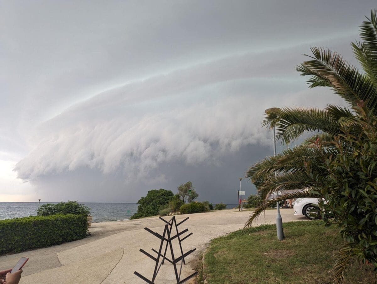SNAŽNA OLUJA POHARALA HRVATSKU Posljedice su strašne, nestala osoba na ...