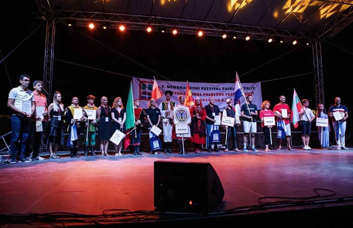 Sjajnim plesnim koncertom na solinskoj Gradini završen 2. Međunarodni festival folklora Split ...