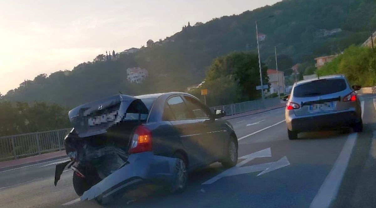 PROMETNA NESREĆA U MLINIMA Sudarila se dva automobila - DALMACIJA DANAS