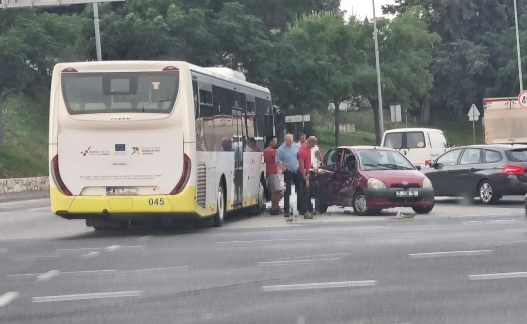 SUDAR NA SPLITSKOME RASKRIŽJU, ZATVORENA JEDNA TRAKA Jedna osoba prevezena u bolnicu - DALMACIJA ...