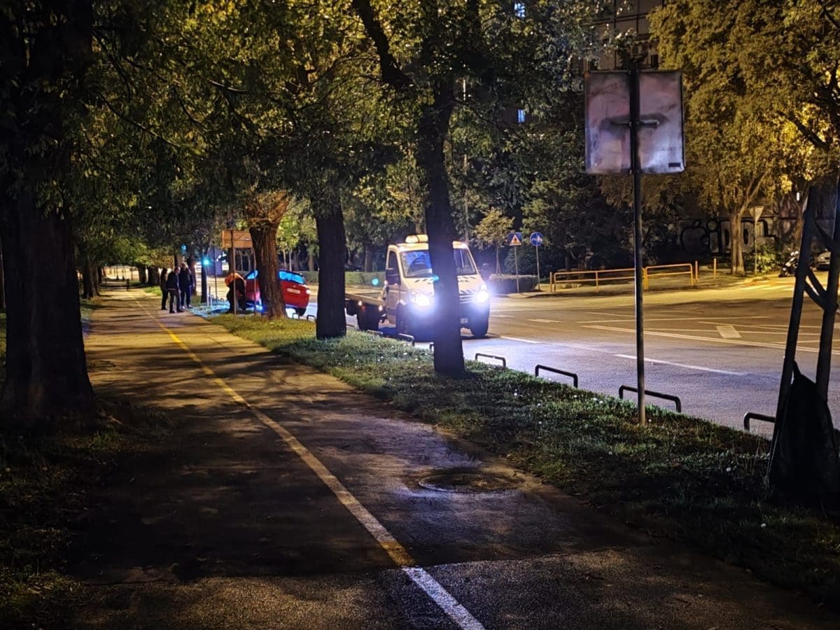 AUTOMOBILOM POKOSIO STUPIĆE NA POLJUDU Na sreću, nitko nije ozlijeđen - DALMACIJA DANAS