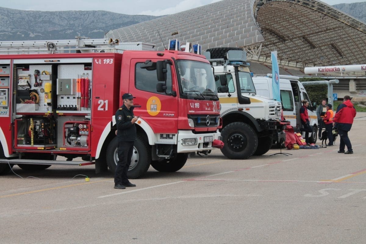 U sklopu akcije „Usvoji znanja da šteta bude manja“ u Splitu simuliran ...