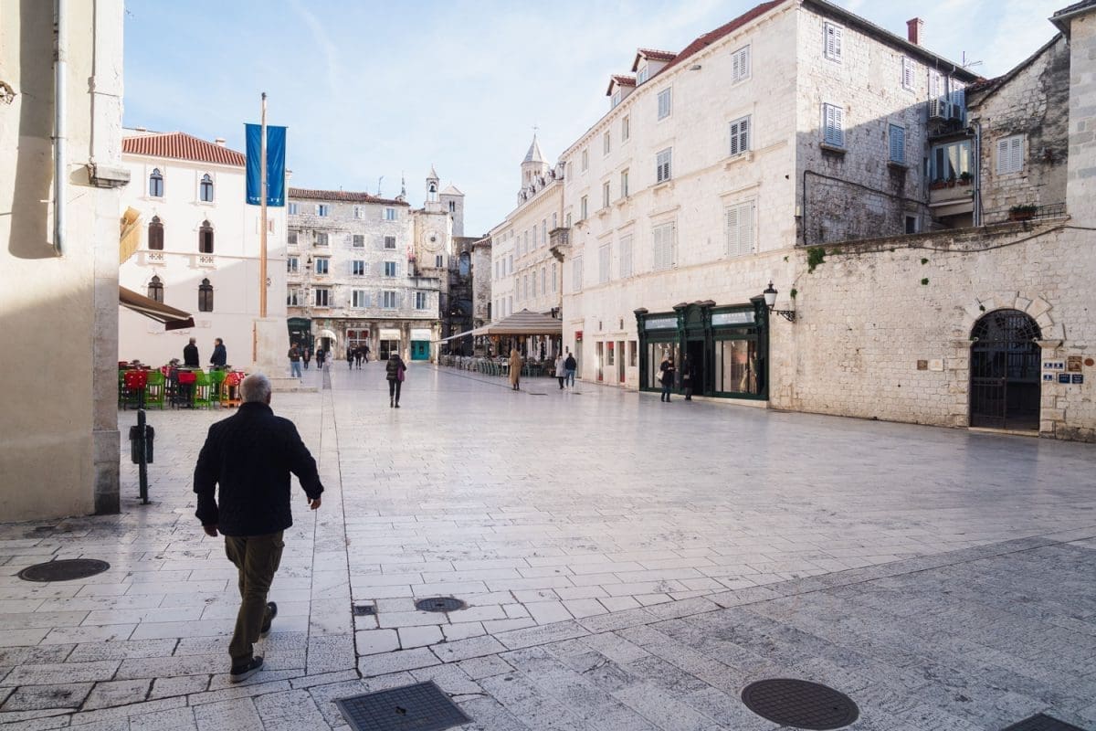 Jeste li primijetili nešto neobično na Pjaci? - DALMACIJA DANAS