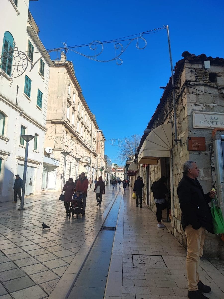 GRAD SE PROBUDIO! Splićani iskoristili sunce i ugodinih 15 °C pa ...