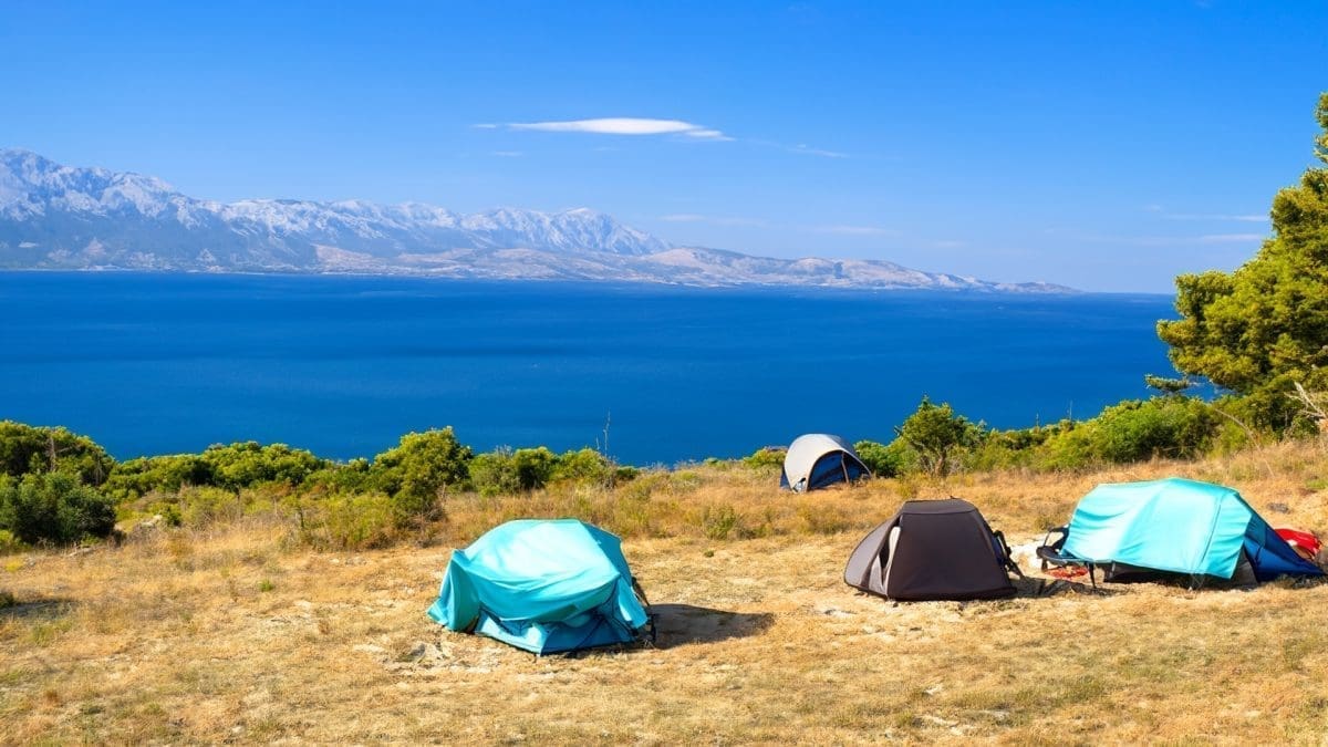 TKO JE KRIV? Strani turisti upozorili na zarazu na Jadranu, svi turisti boravili u kampovima ...