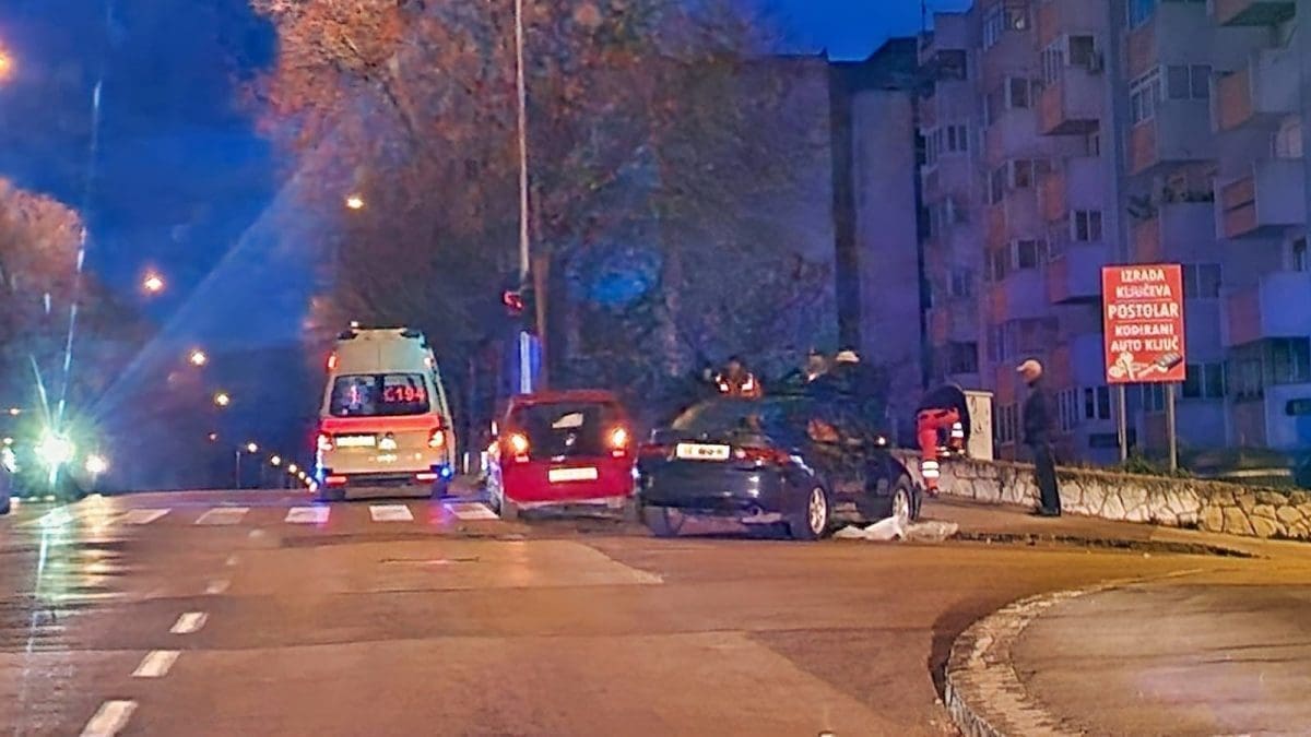 NOVA PROMETNA NA SPLITSKOM RASKRIŽJU Sudar dvaju automobila, jedna osoba prevezena u bolnicu ...