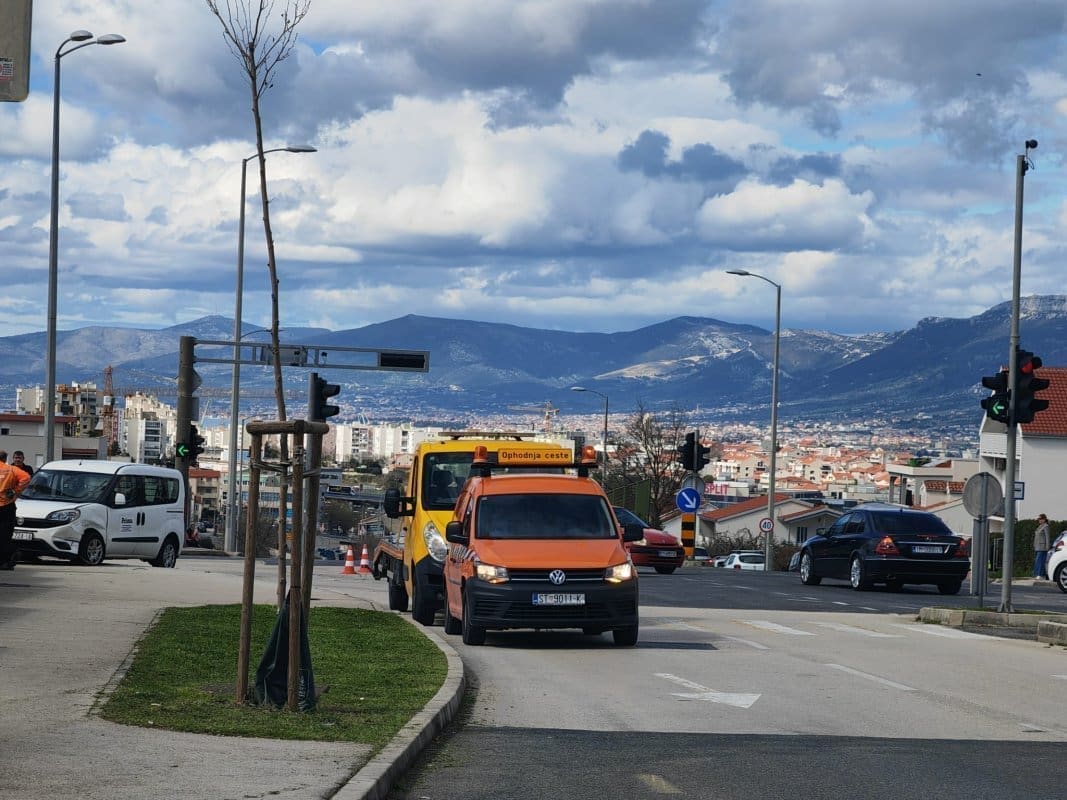 PROMETNA NESREĆA U VUKOVARSKOJ ULICI U SPLITU Nastale su gužve, budite oprezni! - DALMACIJA DANAS