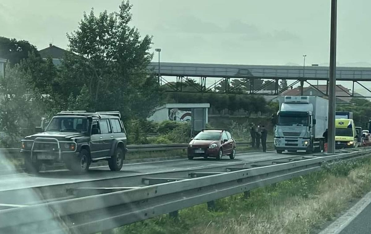 PROMETNA NESREĆA NA SKRETANJU ZA SVETI KAJO U sudaru sudjelovala četiri vozila, jedna osoba ...