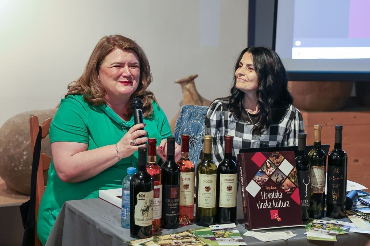 "Hrvatska vinska kultura" Tanje Baran predstavljena u Kaštelima ...