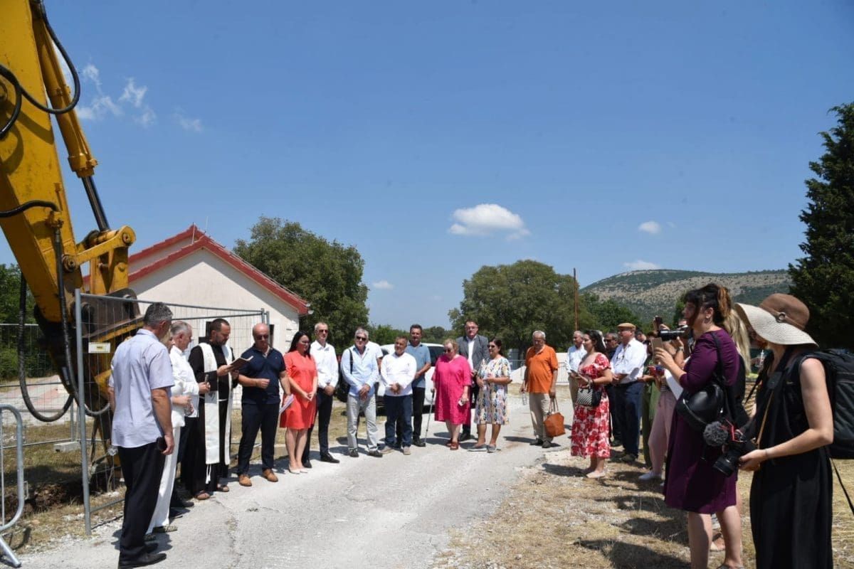 Započeli radovi na projektu vodoopskrbnog sustava naselja Labin, Trolokve i Prgomet - DALMACIJA ...