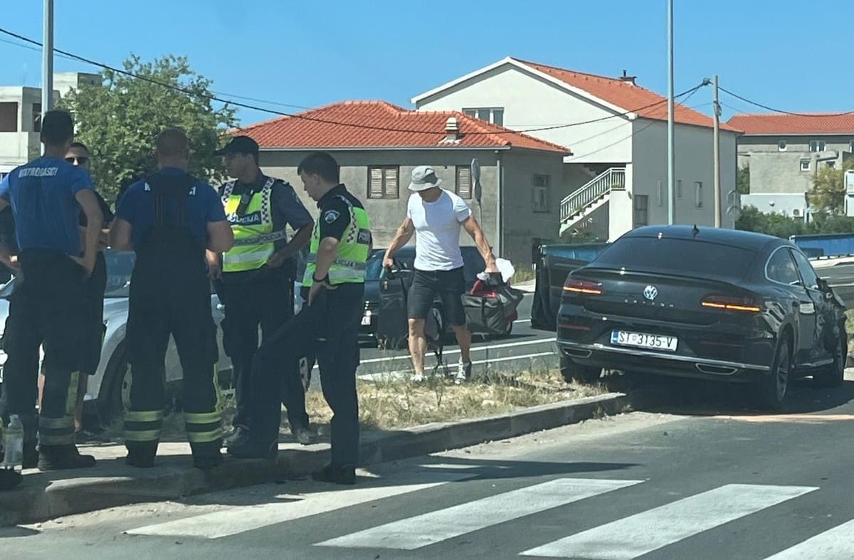 Prometna nesreća u Kaštelima, sudarila se dva automobila - DALMACIJA DANAS