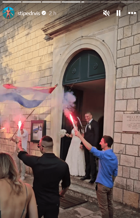 Ante Delija odveo svoj životnu odabranicu pred oltar, Stipe Drviš pokazao atmosferu - DALMACIJA ...