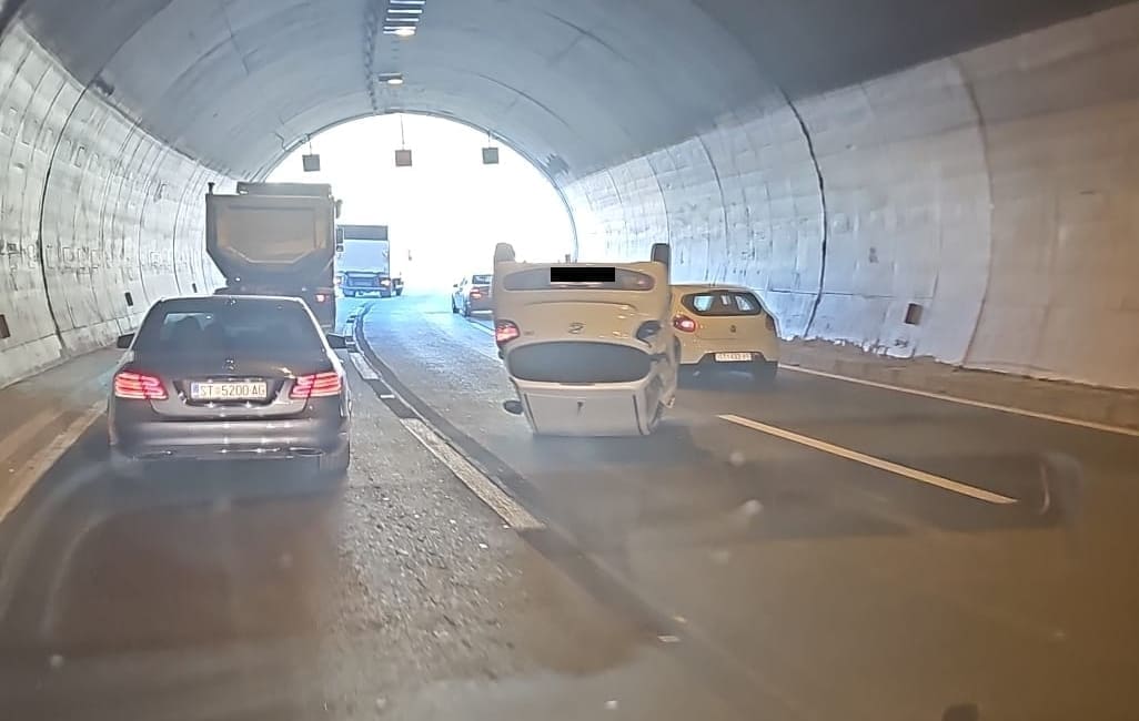 VIDEO Sudar u tunelu na brzoj cesti Solin - Klis, jedna osoba hitno prevezena u KBC Split ...