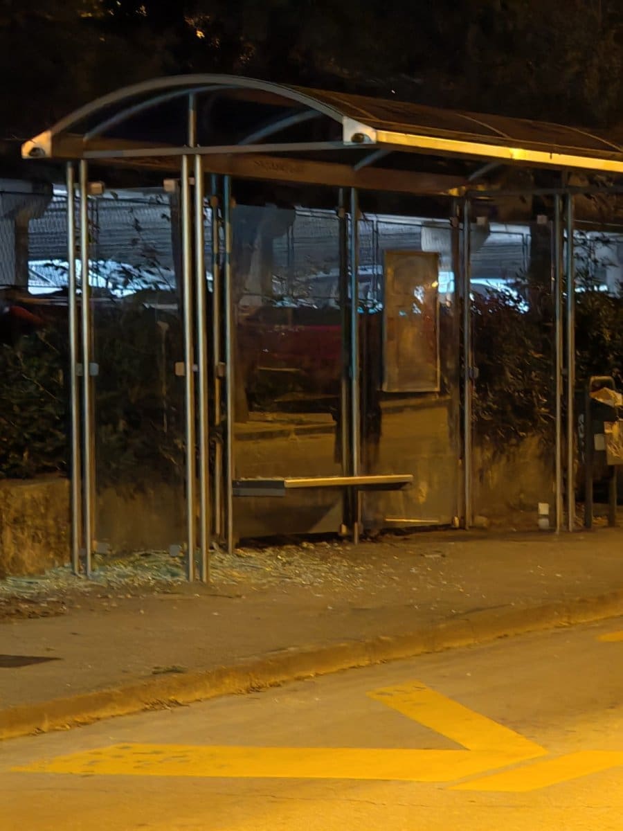 Ovome se sigurno nije nadao: Vozač prilikom okretanja razbio autobusno ...