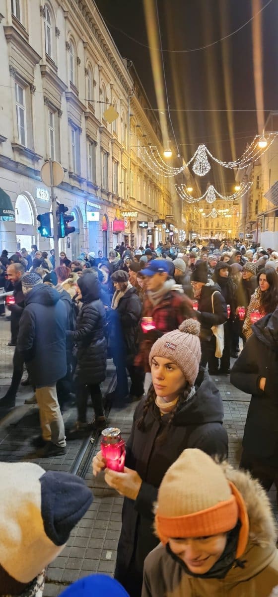 Tisuće ljudi na mimohodu u Zagrebu: "Udobne fotelje - krvave školske klupe" - DALMACIJA DANAS